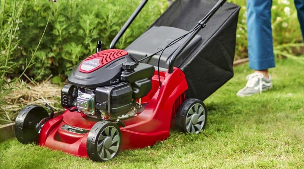 Top 10 Garden Tools Everyone Should Have | ITS Hub